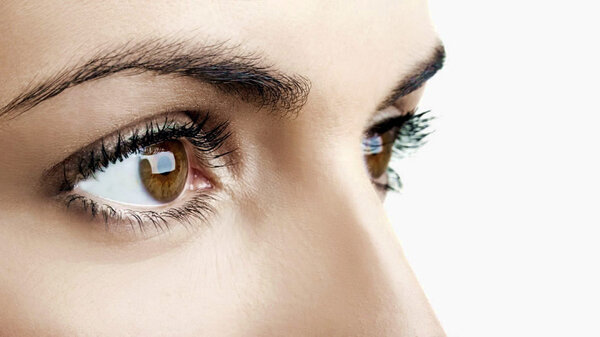 Was hilft, wenn das Augenlid zuckt? | Apotheken Umschau