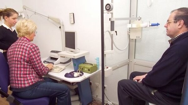Spirometrie: Test der Lungenfunktion | Apotheken Umschau