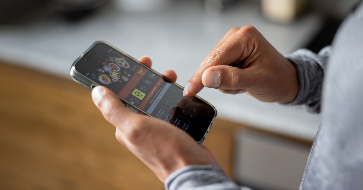 Handysucht: Krankenkassen zahlen künftig Online-Therapie | Apotheken ...